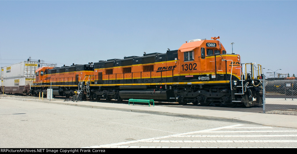 BNSF 3GS21C 1302 and 1304